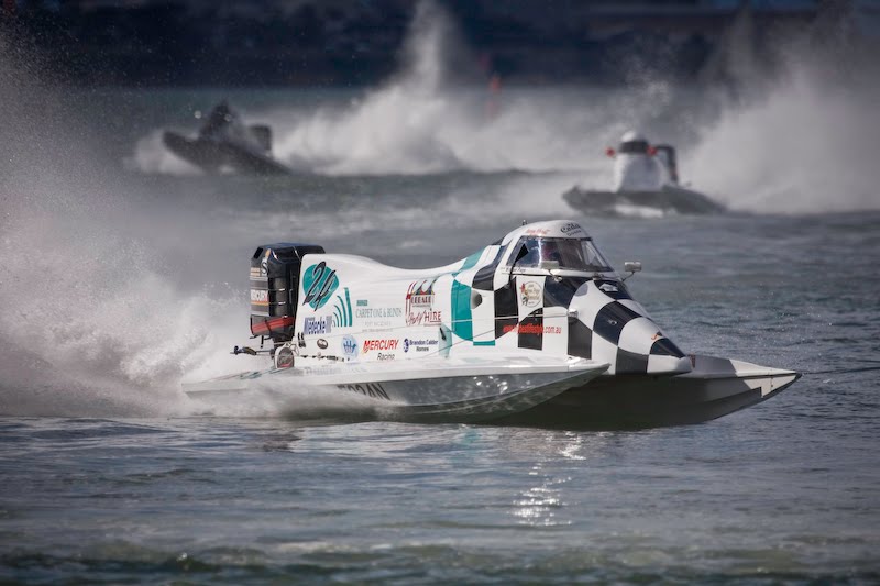 ...as seen by Lisa Kenny: ~ Australian Formula Powerboat Grand Prix