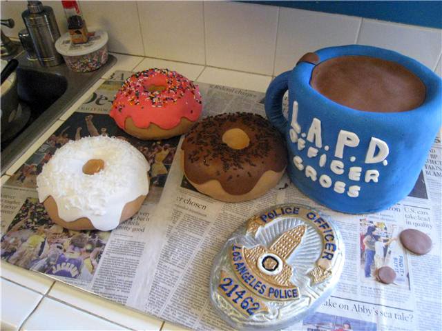 Jana*s Fun Cakes . blogspot: The Cop Cake!