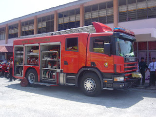 KADET BOMBA & PENYELAMAT: PAMERAN KENDERAAN JABATAN BOMBA