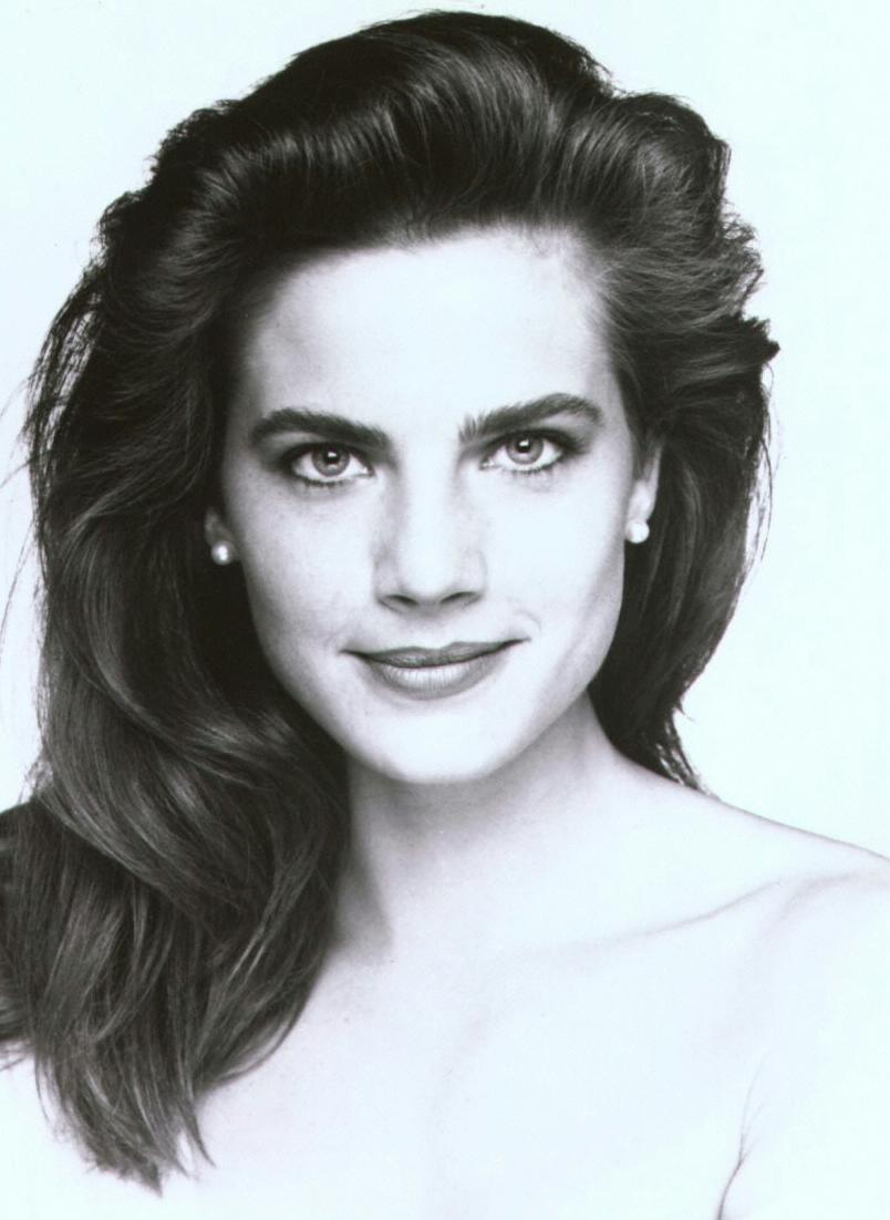 Rigons Chapter Summaries: Character Models: Terry Farrell als Victoria