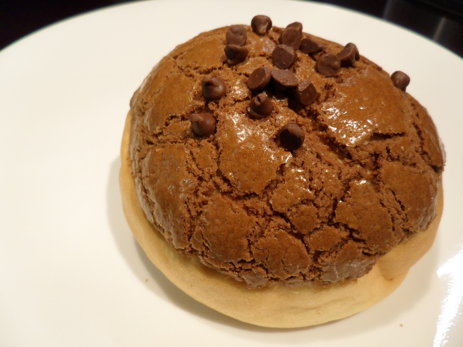 Round Buns From The Bakery - Food Junkie Chronicles