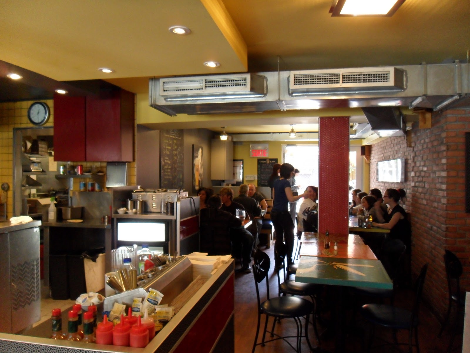 Montreal Food Journey - Day 3: La Banquise - Food Junkie Chronicles