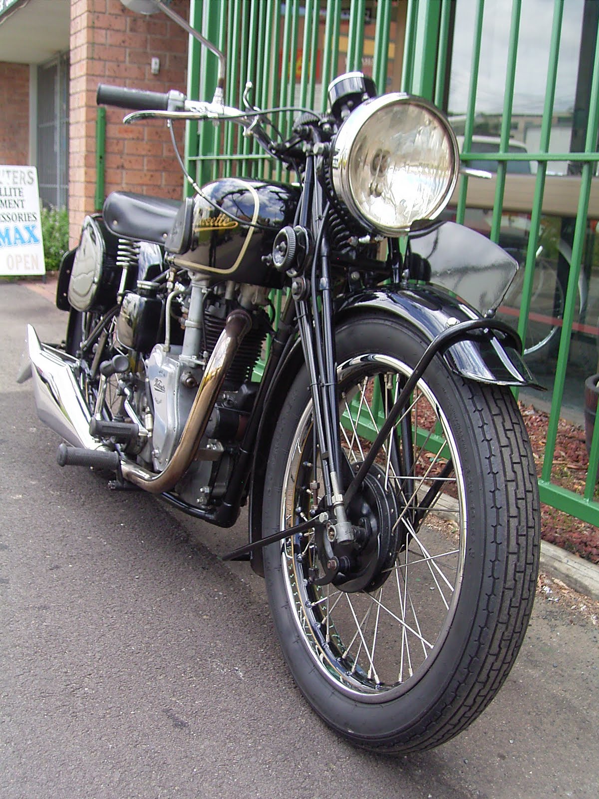 Trojan Classic Motorcycles: Velo.. set.. ready... GO!!