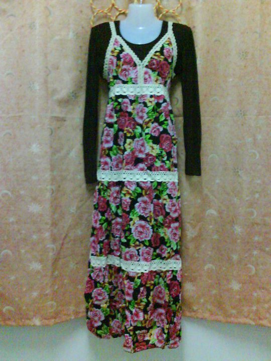 Aryati Collection: Gaun Labuh Bermotif Floral