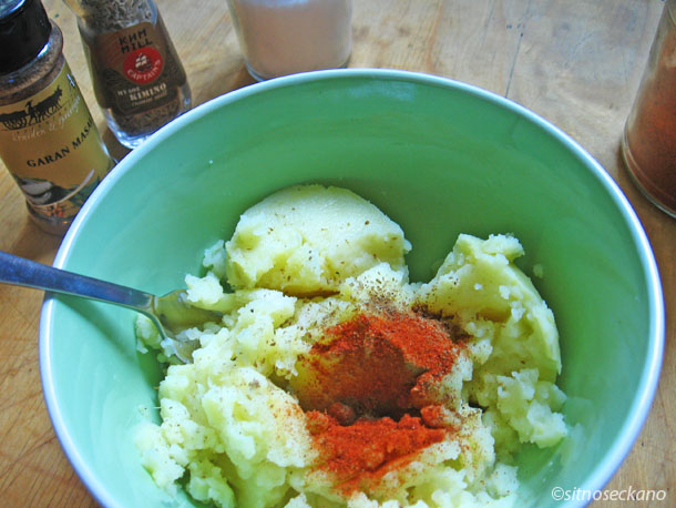 sitno seckano: Перничиња со компири / Potato pillows