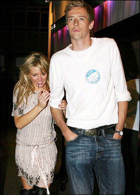 Abigail Clancy, a face oposta de Peter Crouch