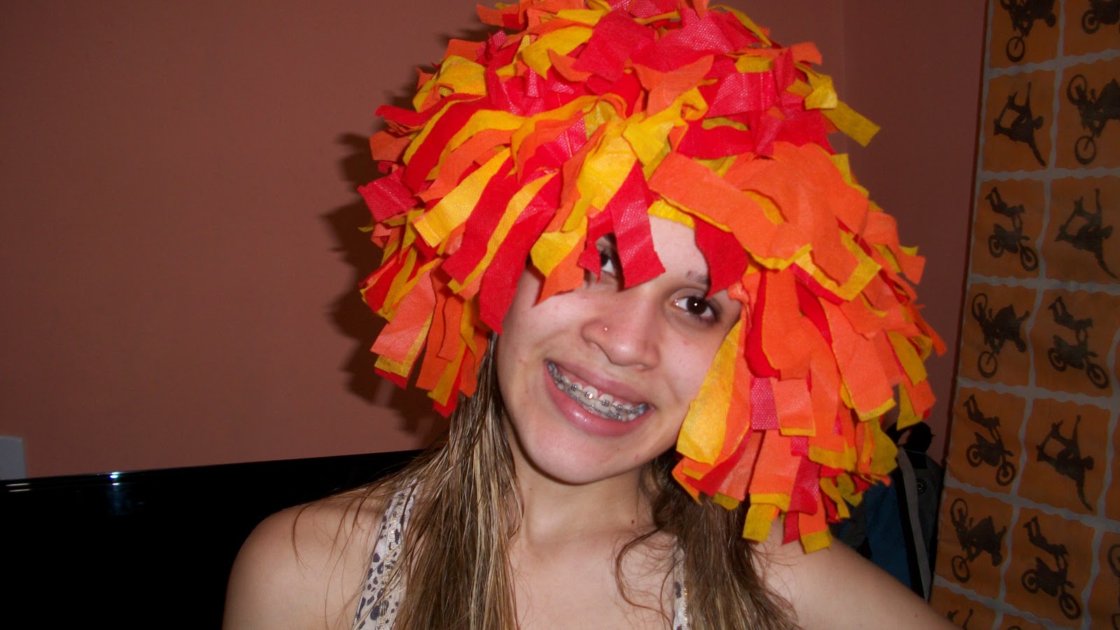 Artigos de Festa ''MAGIA'': PERUCA EM TNT DA EMILIA ( BONECA )