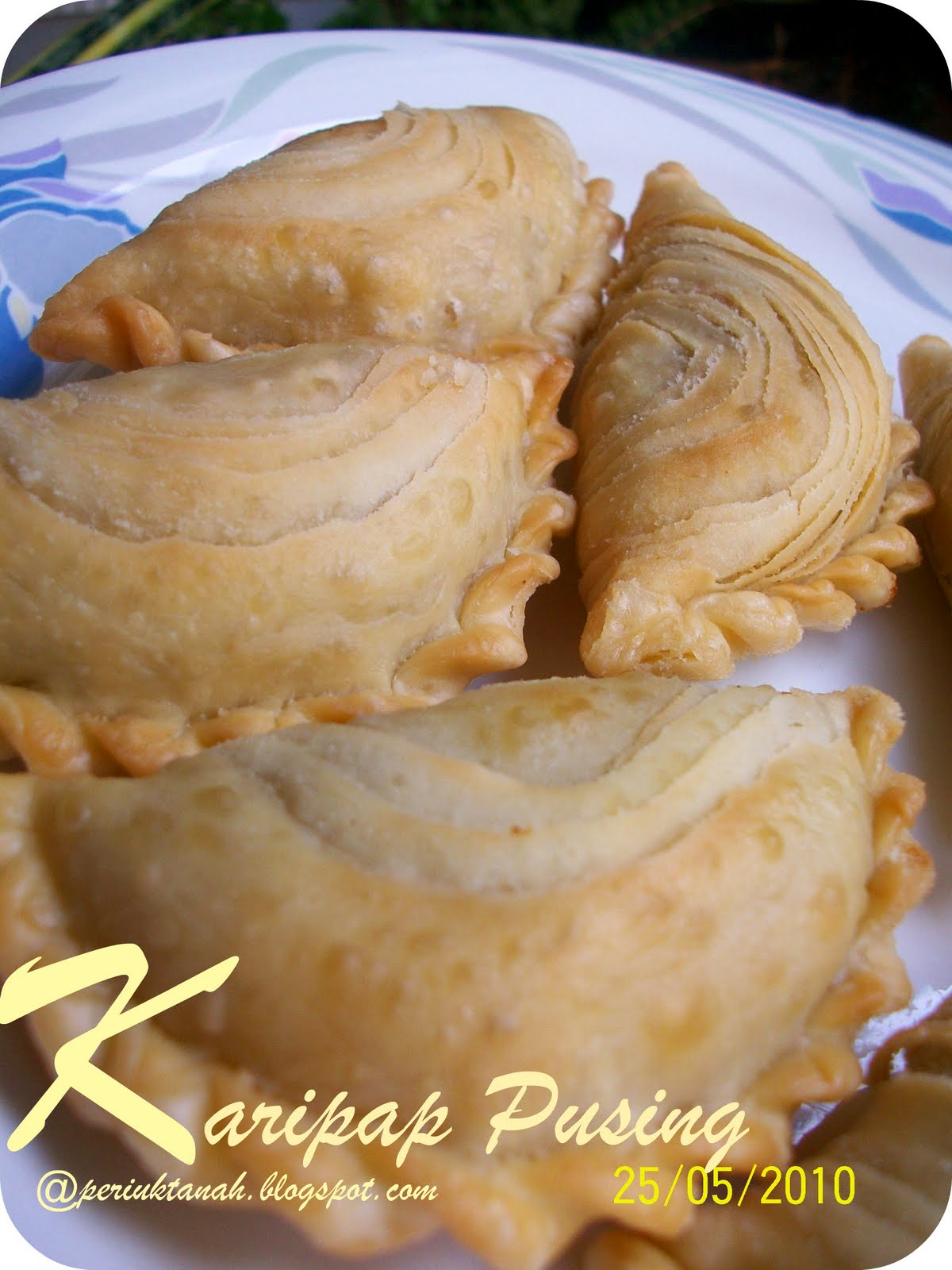 periuktanah: Karipap Pusing