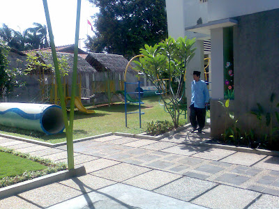 AYAHNYA ARA: Berburu Bangku Sekolah di Embun Pagi