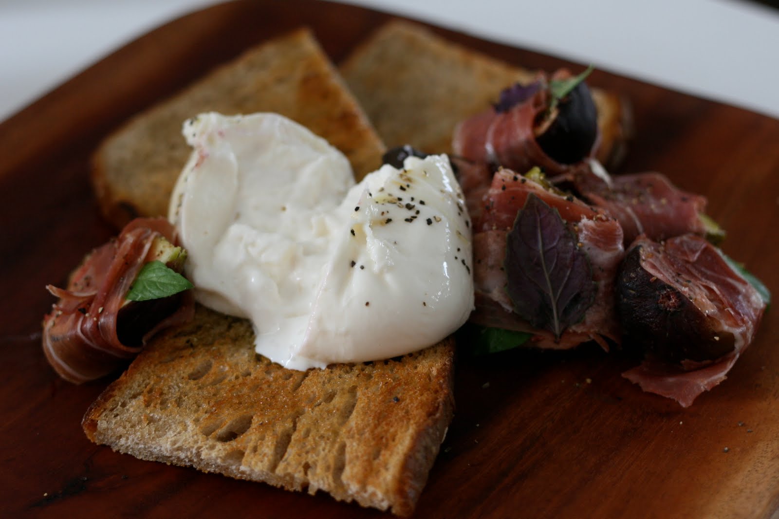 Milli's kitchen: Burratina Mozzarella