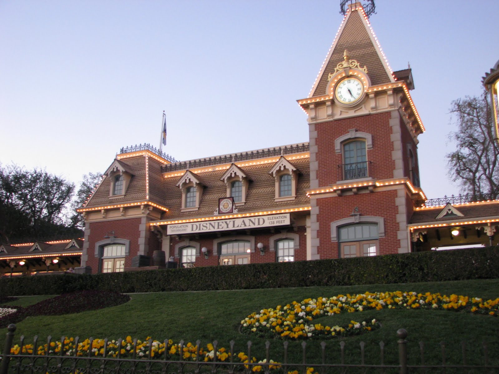 The Starnes Family: Disneyland, Pa's Visit and A Table for 12