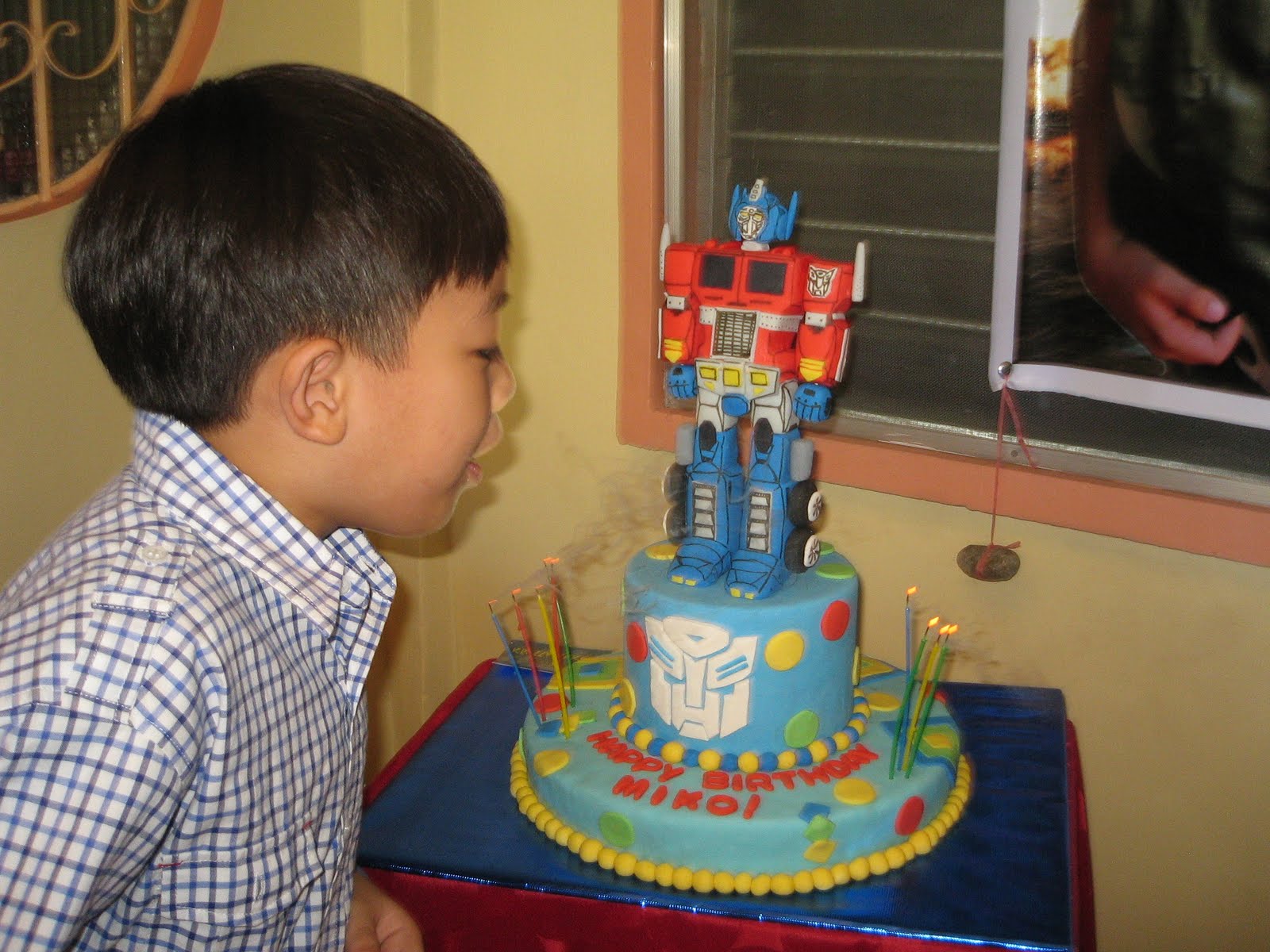 Krazzy Cakes!!!: Optimus Prime Cake