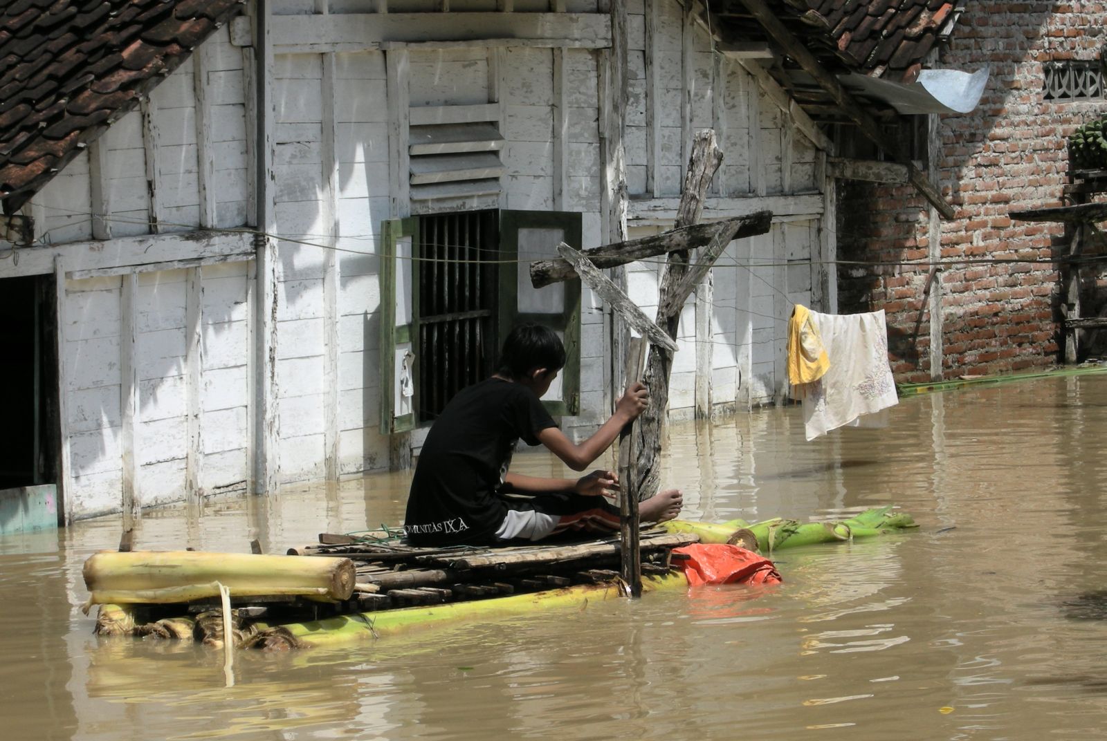 Perahu Banjir Gedebog Pisang - blog thetrekkers.com