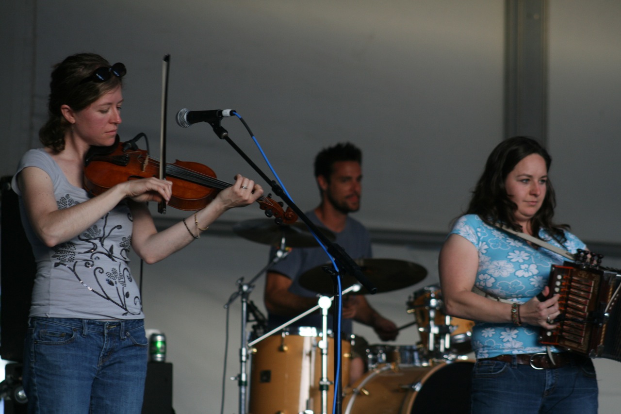 blades of blue: FIL 2010: Festival Scenes: BonSoir, Catin