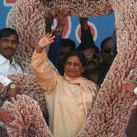Yeh Mera India!!: 1000 Rupees notes garland for Mayawati