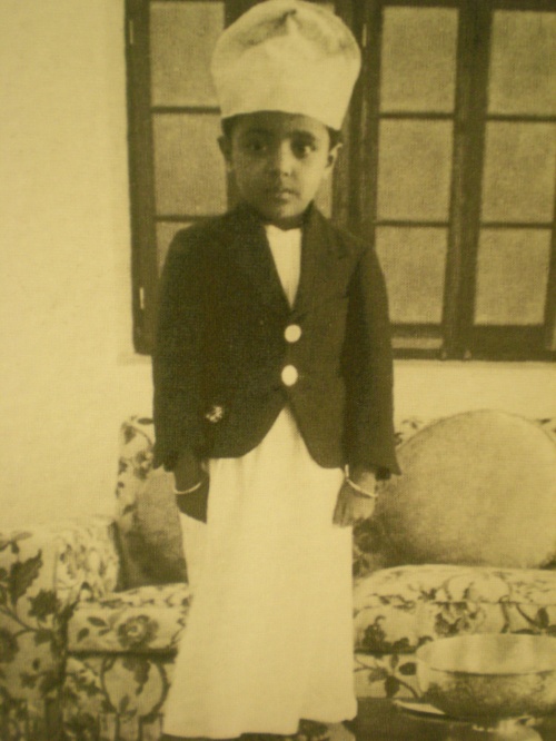 The Azanian Sea: Old Photos of Sultan Qaboos and Sultan Said bin Taimur