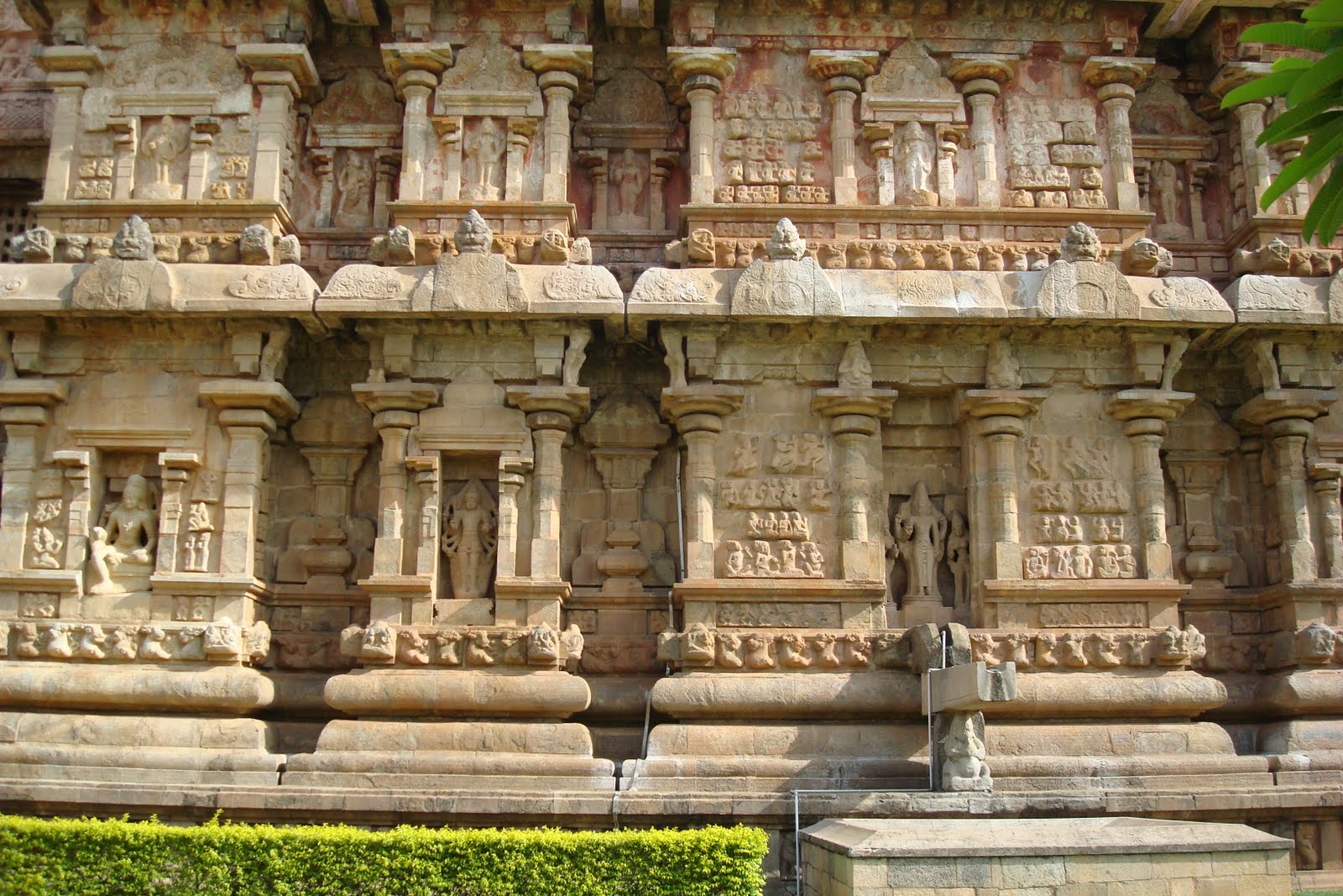 Traveler Zone: Gangaikondacholapuram - an ancient Chola capital