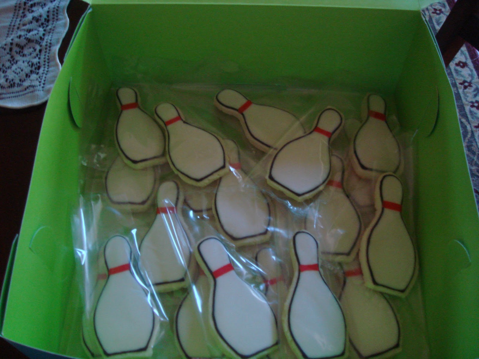 Heavenlybakes: Bowling Pin Cookies