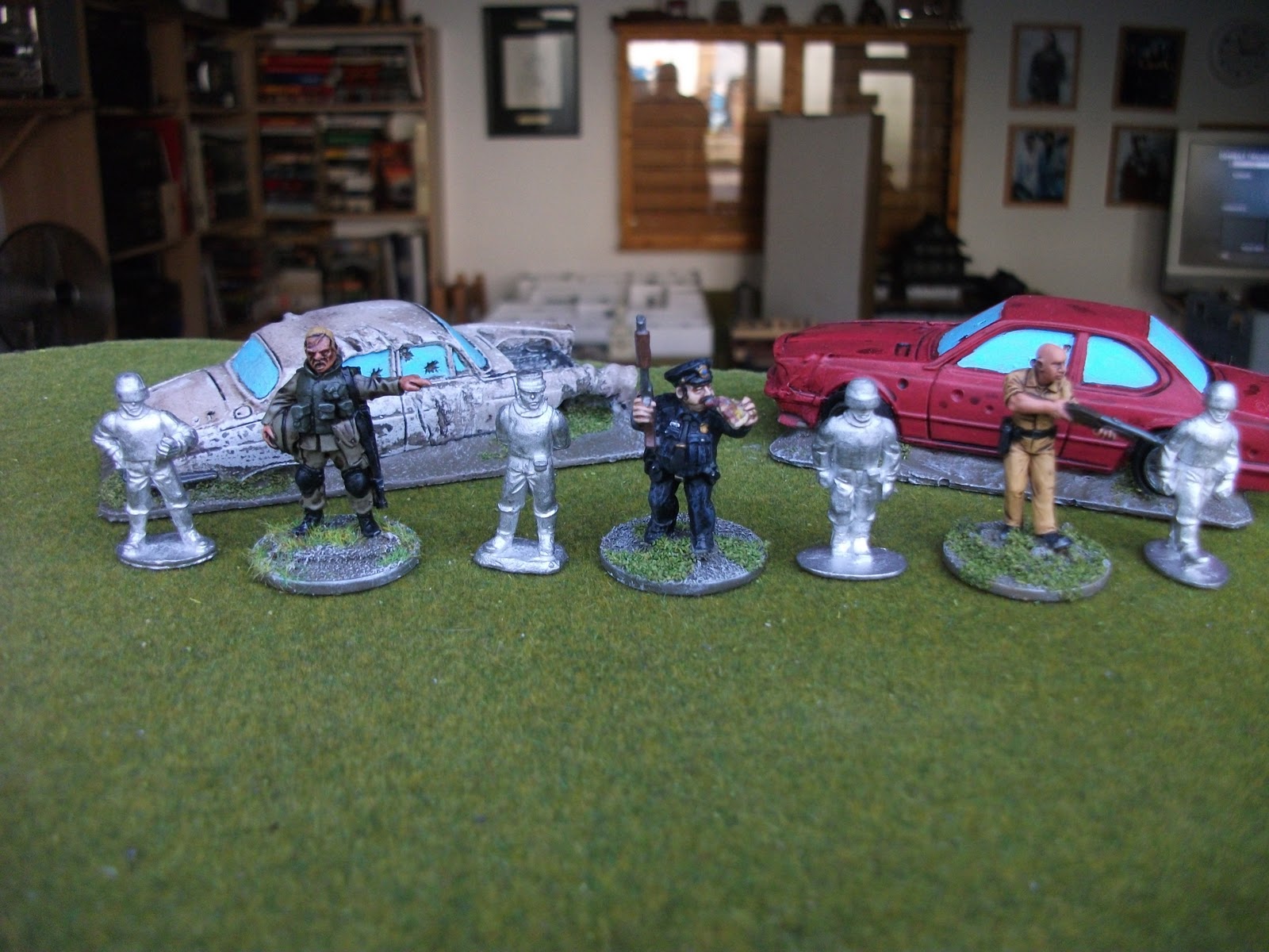 The Angry Lurker: Soapy's 25/28mm Sci-Fi Deck Officers Comparison Pictures.