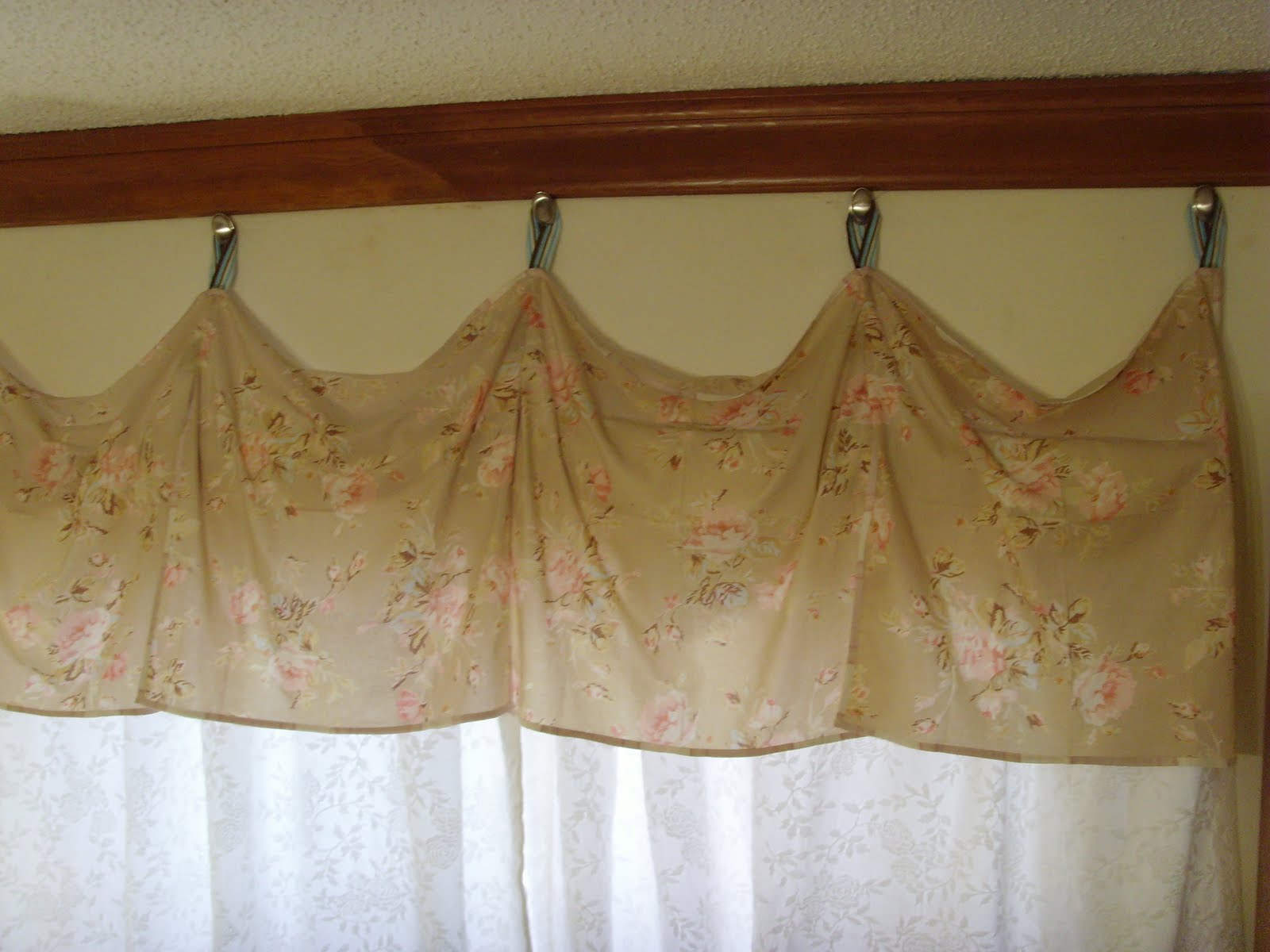 Lily's Pad and Petals: Napkins to Valance