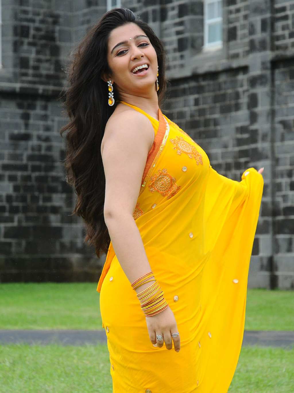 Sexy Indian Actress Saree Photos: Charmi Hot and sexy Photos in Saree