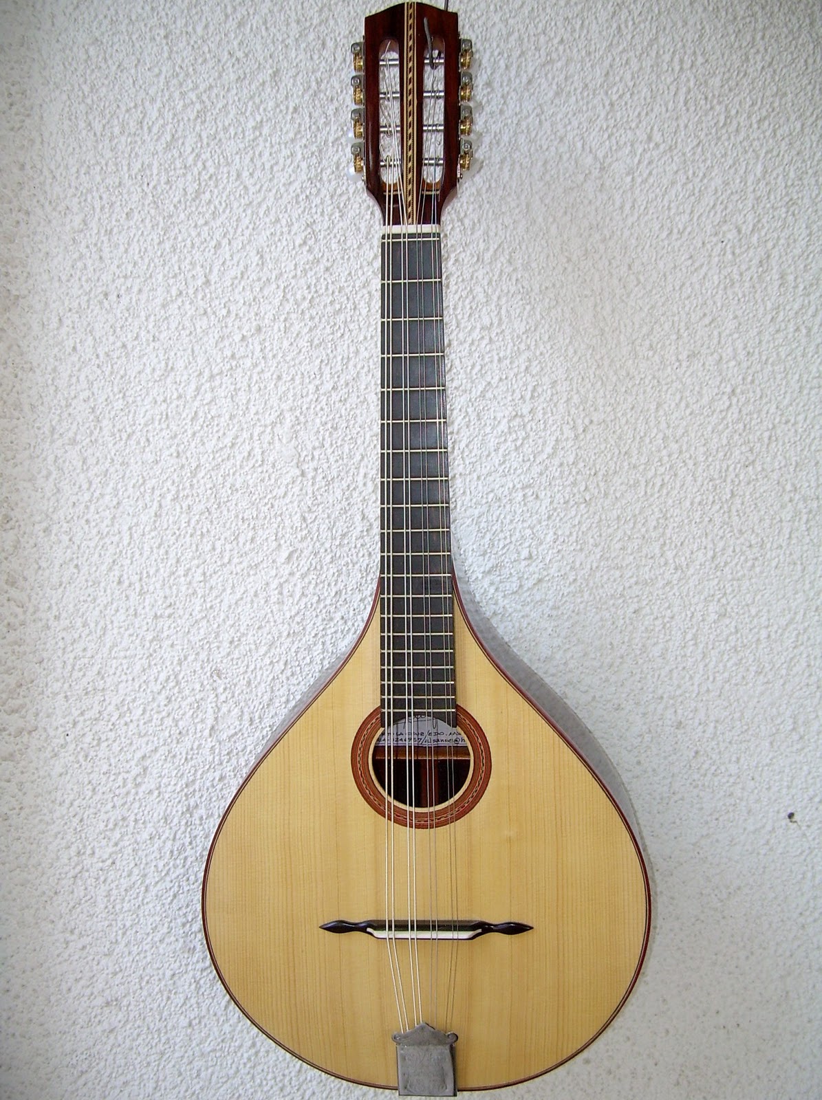 Alfonso Sandoval - Luthier: MANDOLA