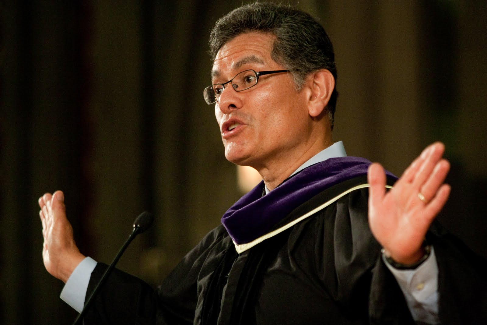 Hindsight : WTTW'S "CHICAGO TONIGHT" HOST PHIL PONCE SPEAKS AT TRIBECA ...