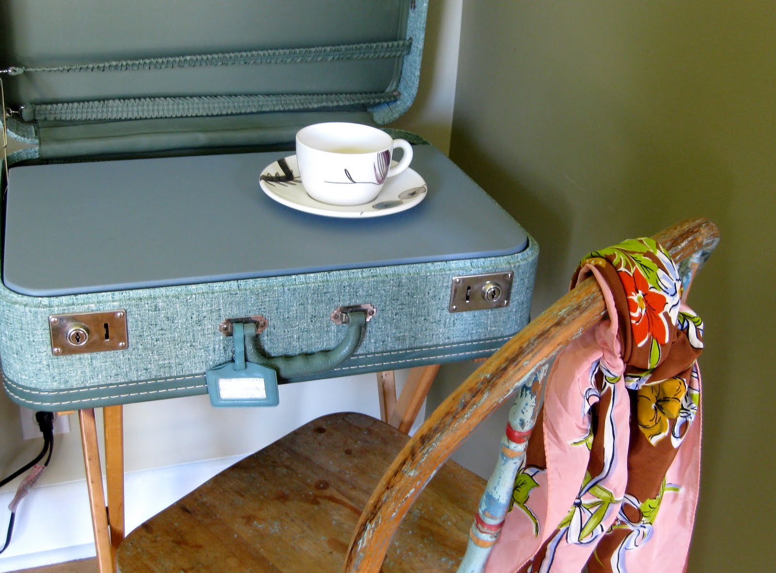 Everything is ticketyboo!: The Suitcase Desk