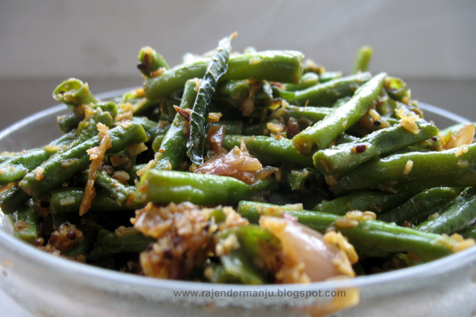 Life is beautiful !!!: Pachai karamani poriyal / Achinga payaru thoran ...