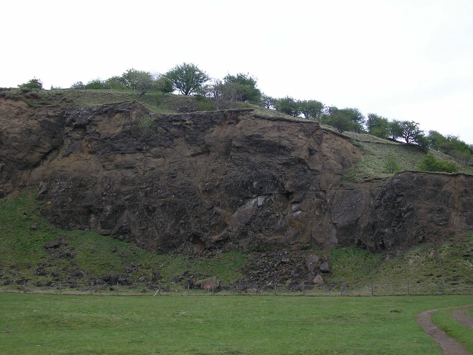 Holey Schist!: A day at Tideswell, Derbyshire, with the OU Geological ...