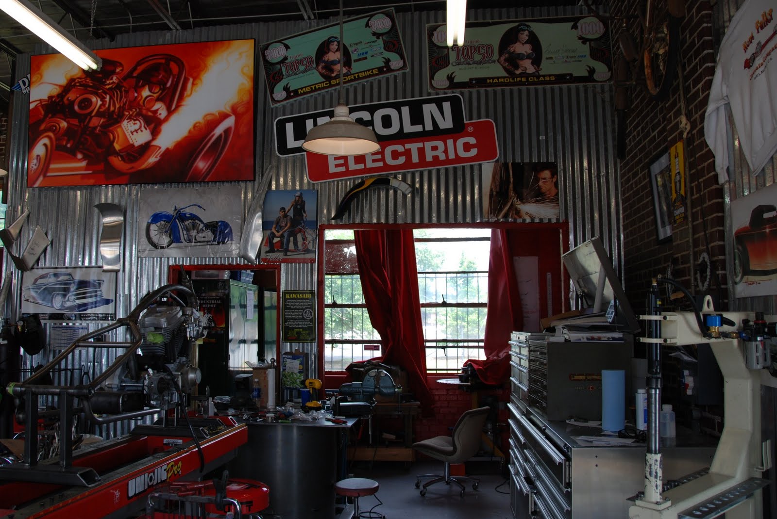 The Legendary Garage: Fuller Hot Rods...a cool garage visit!