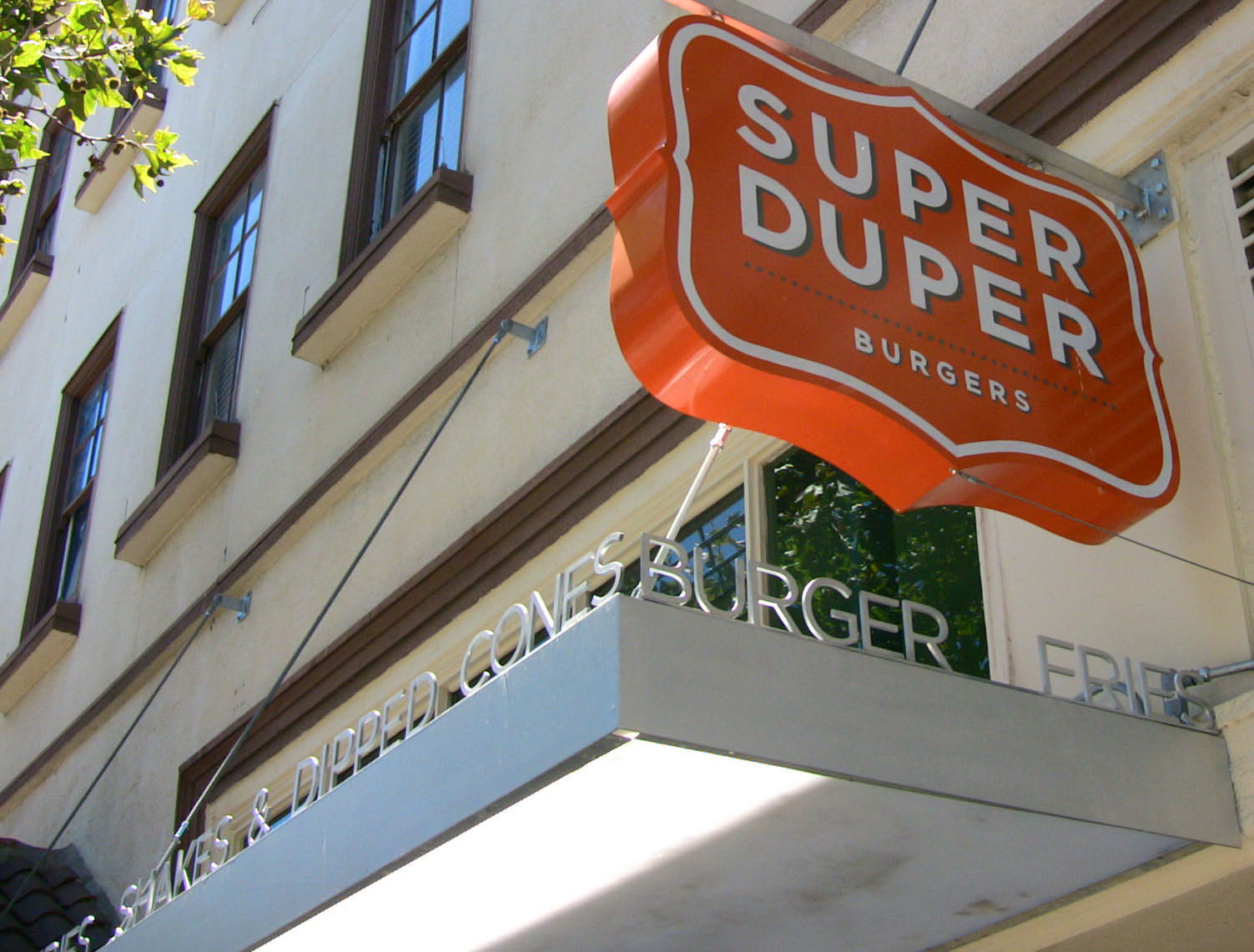 allbrews: Super Duper and Scrimshaw celebrate the all-American burger