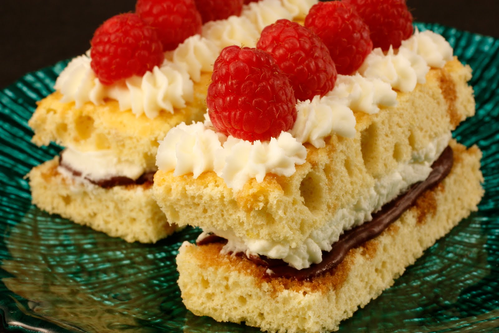 Chef Chuck's Cucina: Chef Chuck's Raspberry Mascarpone Sponge Cake