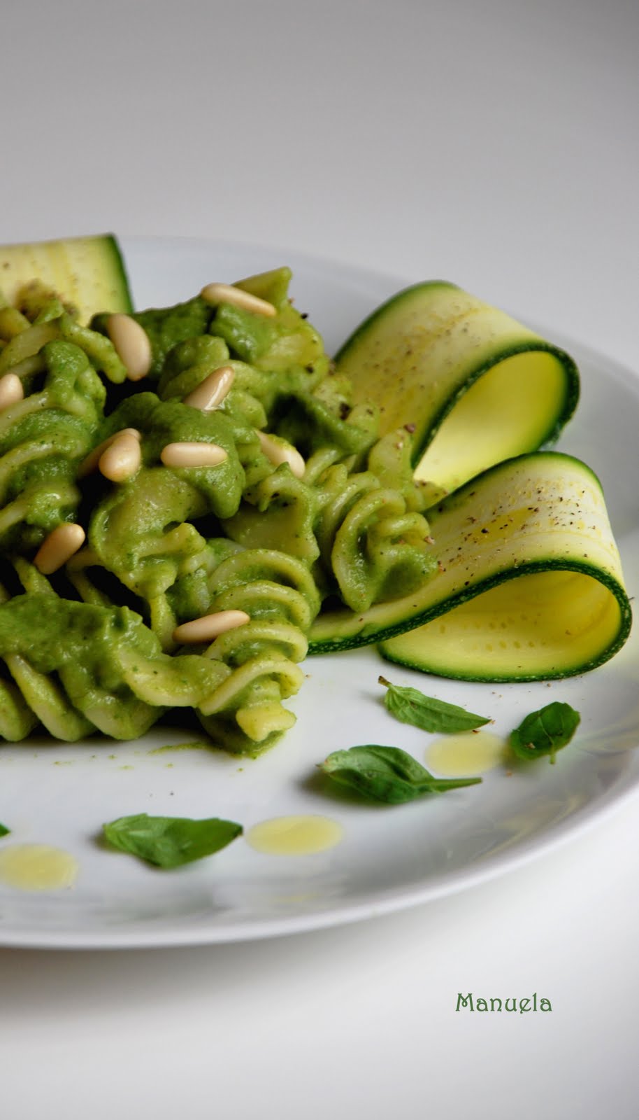 La via delle spezie: Fusilloni con pesto di zucchine e basilico