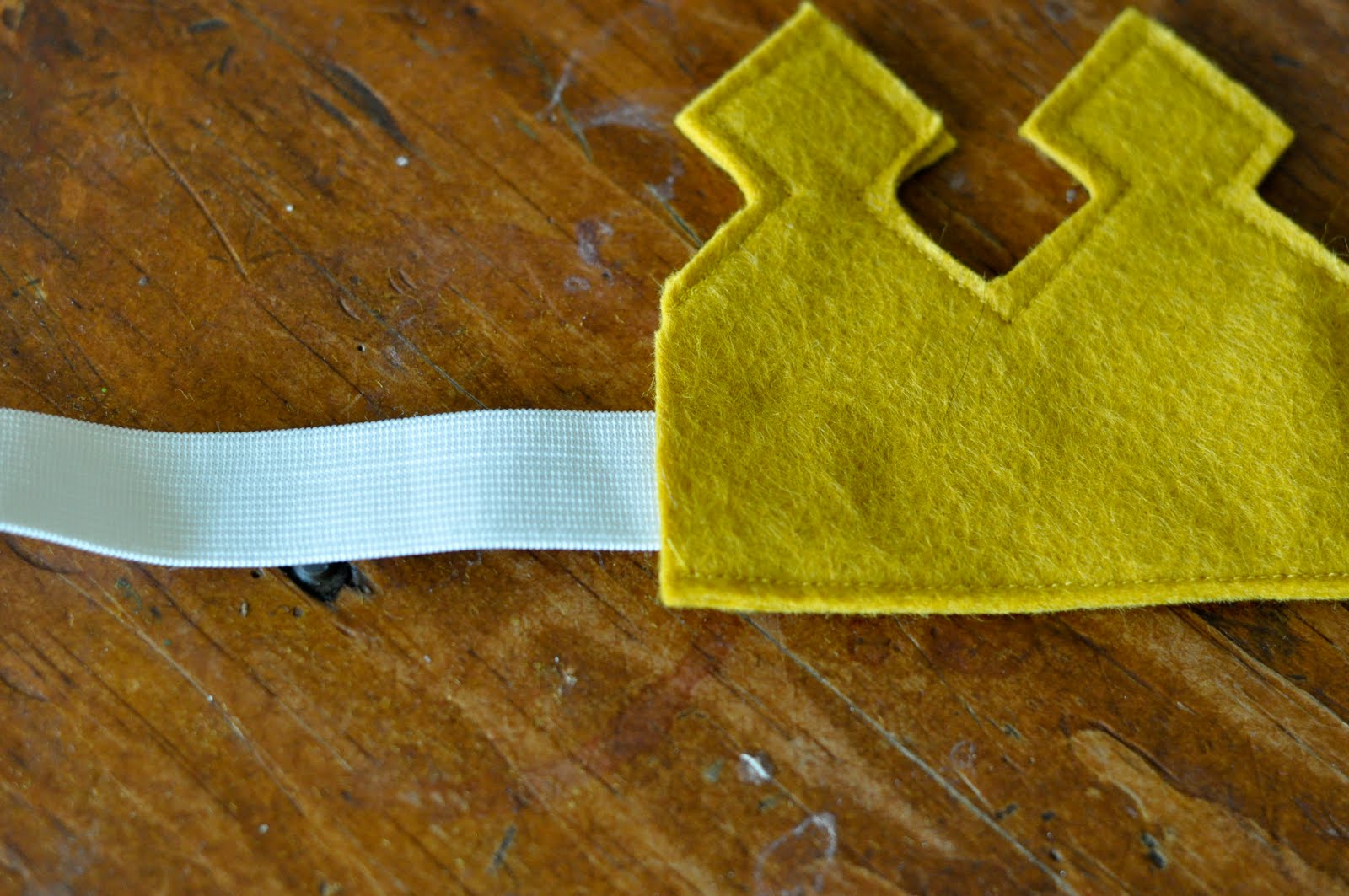 How to make a royal felt crown