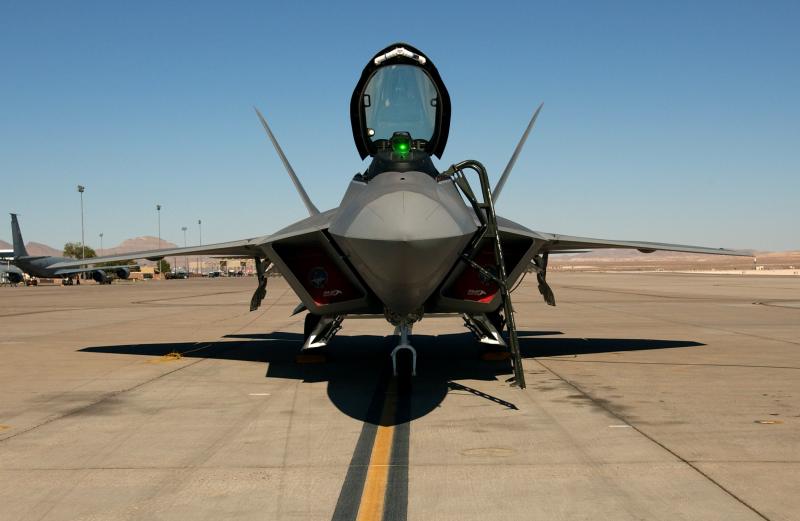 Fighter Planes: F-22 Raptor