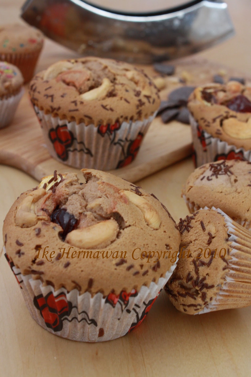 Welcome to my World : Double Chocolate Cupcakes with Cashew and Apple