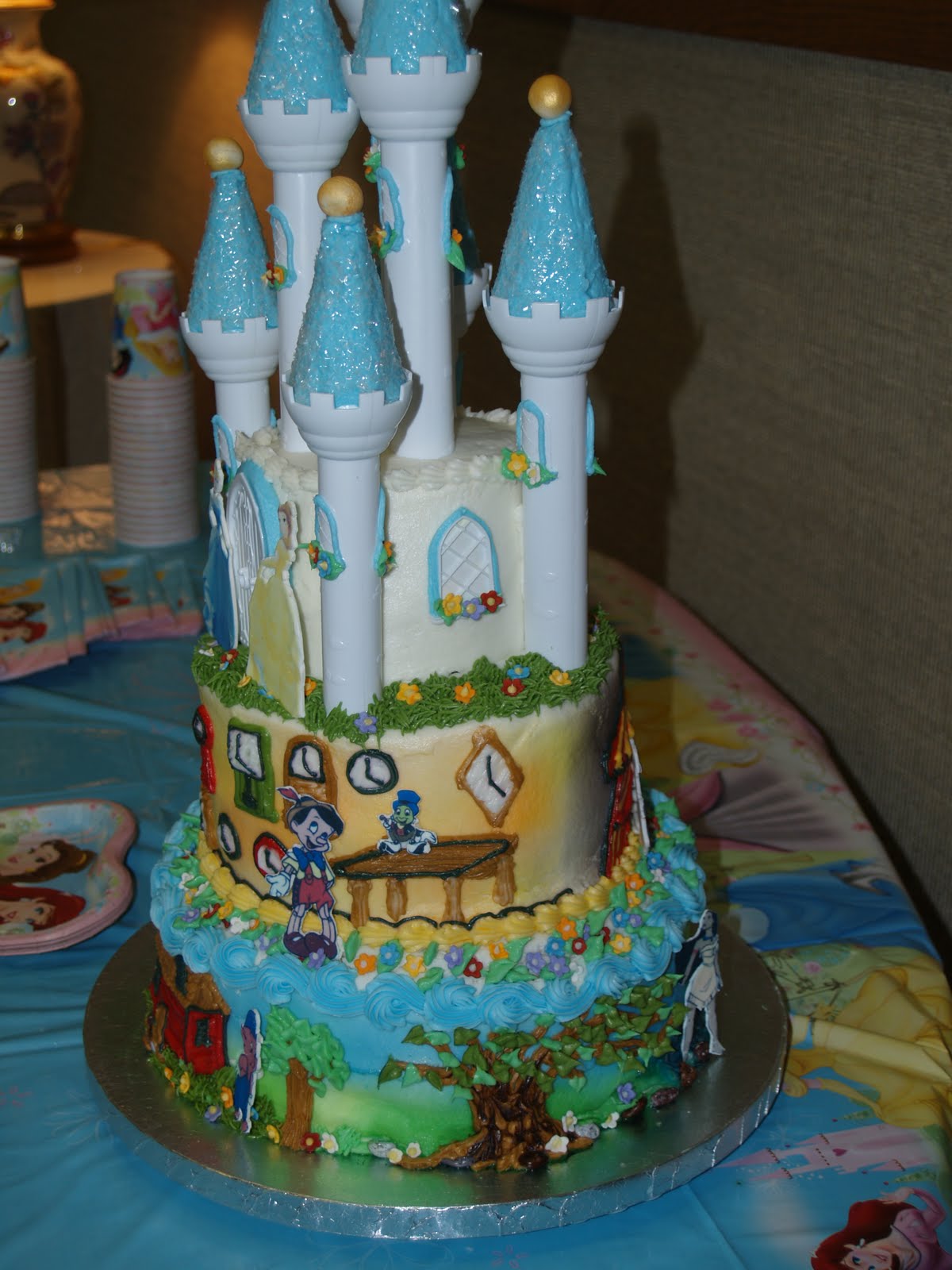 Becky's Sweets: Disney Themed Cake