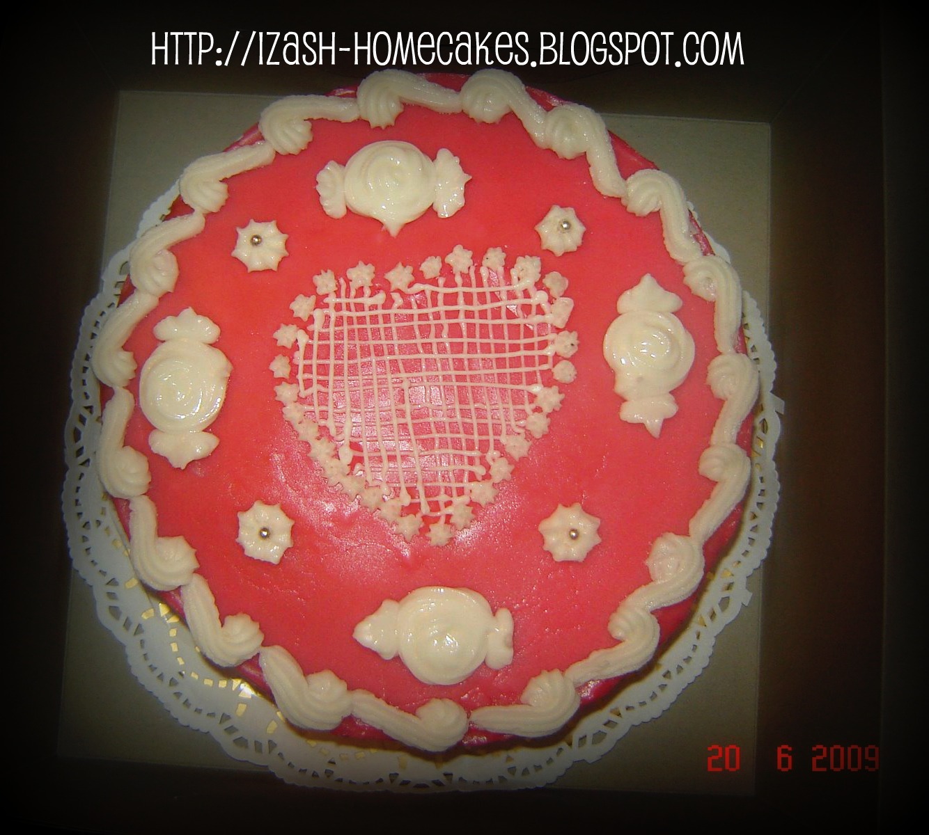 izash-homecakes: Cake with Glace Icing and Royal Icing