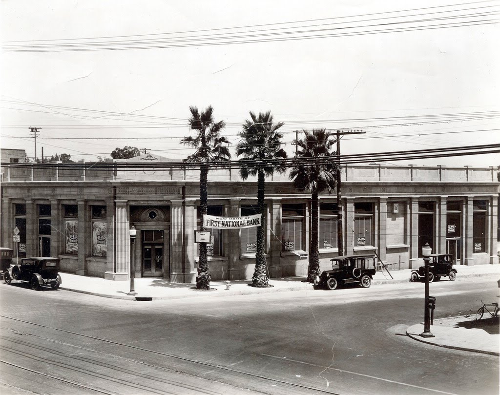 Mister Earl's Musings from South Pasadena: Comerica Bank Restoration Update