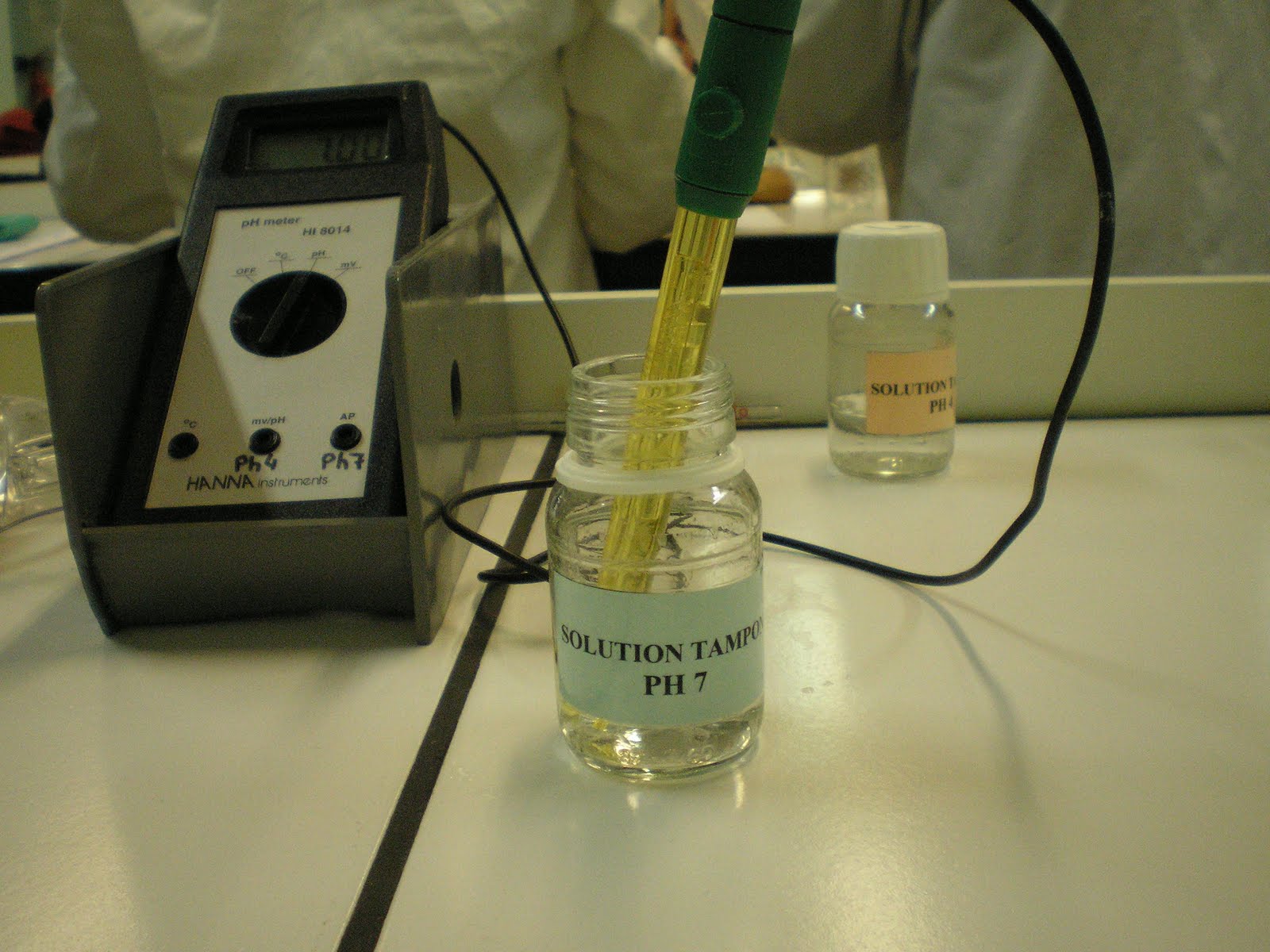 TP de Terminale S: TP de Chimie 5 : Etude pHmétrique de l'avancement ...