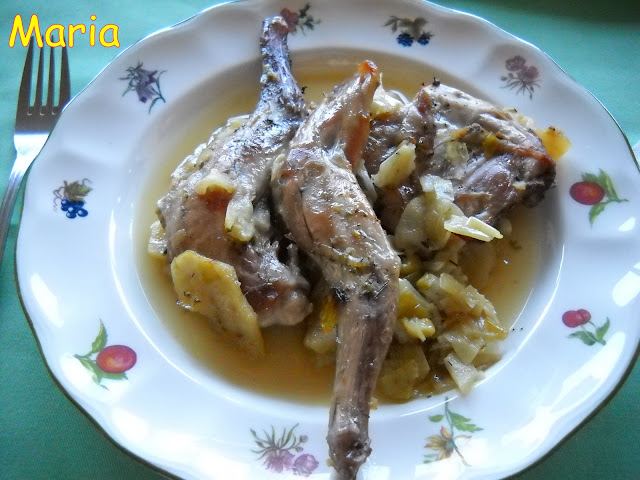 EN LA COCINA: CONEJO ASADO CON PUERROS Y MANZANAS