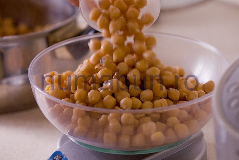 Numa' bune de mancat: Hummus (pasta de naut)