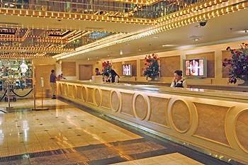 THE TRAVELS GUIDER: Four Queens Hotel and Casino