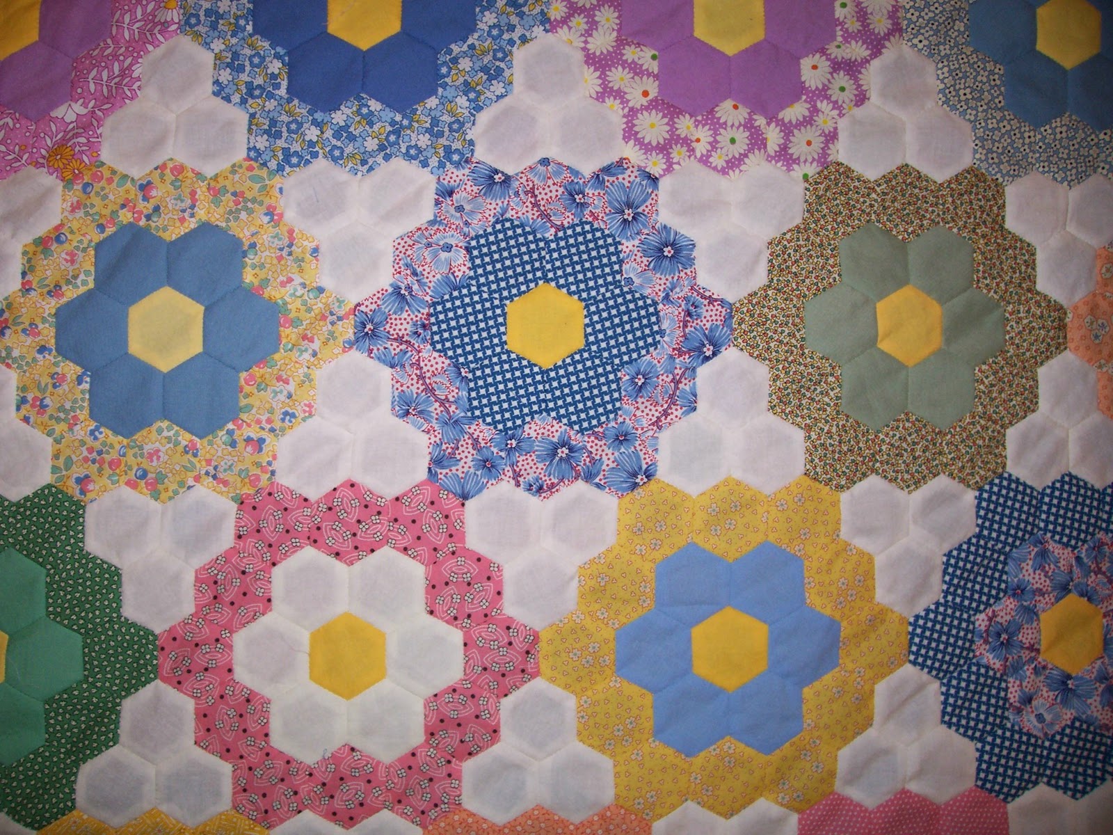 JoQuilter's Blog: My large hexagon quilt #2