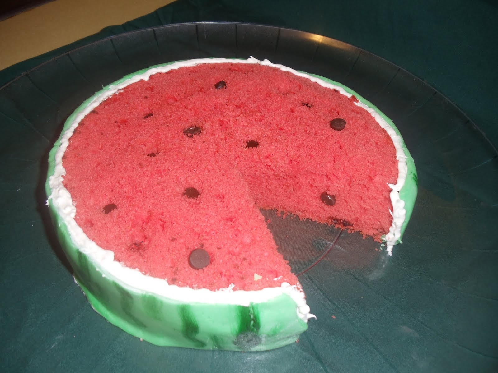 Ta feio mas esta gostoso: Bolo em forma de melancia (Erika Santos)