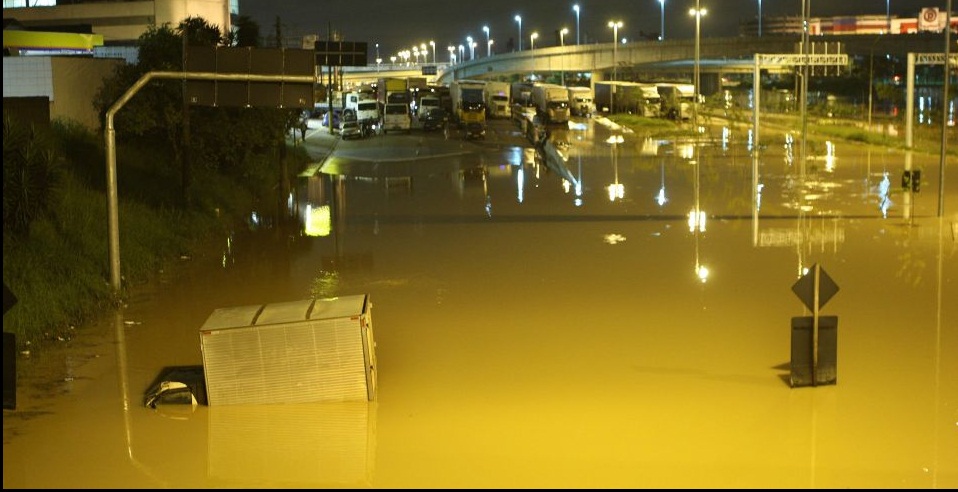 Slides: Galeria de fotos das enchentes em São Paulo