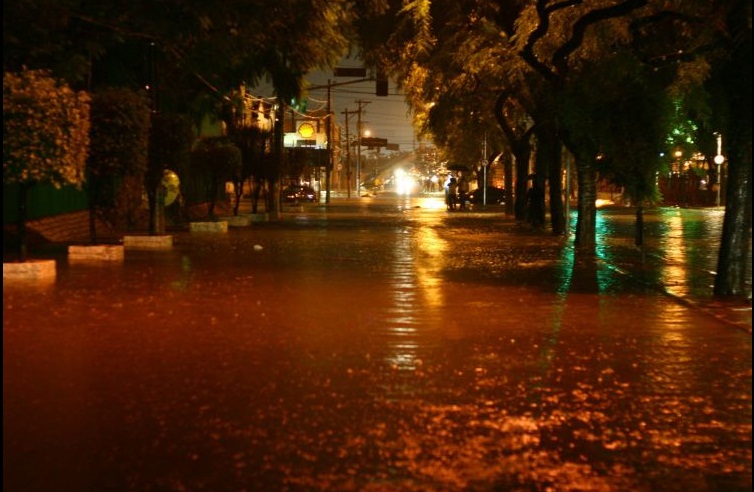 Slides: Galeria de fotos das enchentes em São Paulo