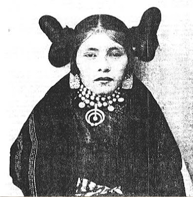 Material: Hopi Maiden's with squash blossom whorls