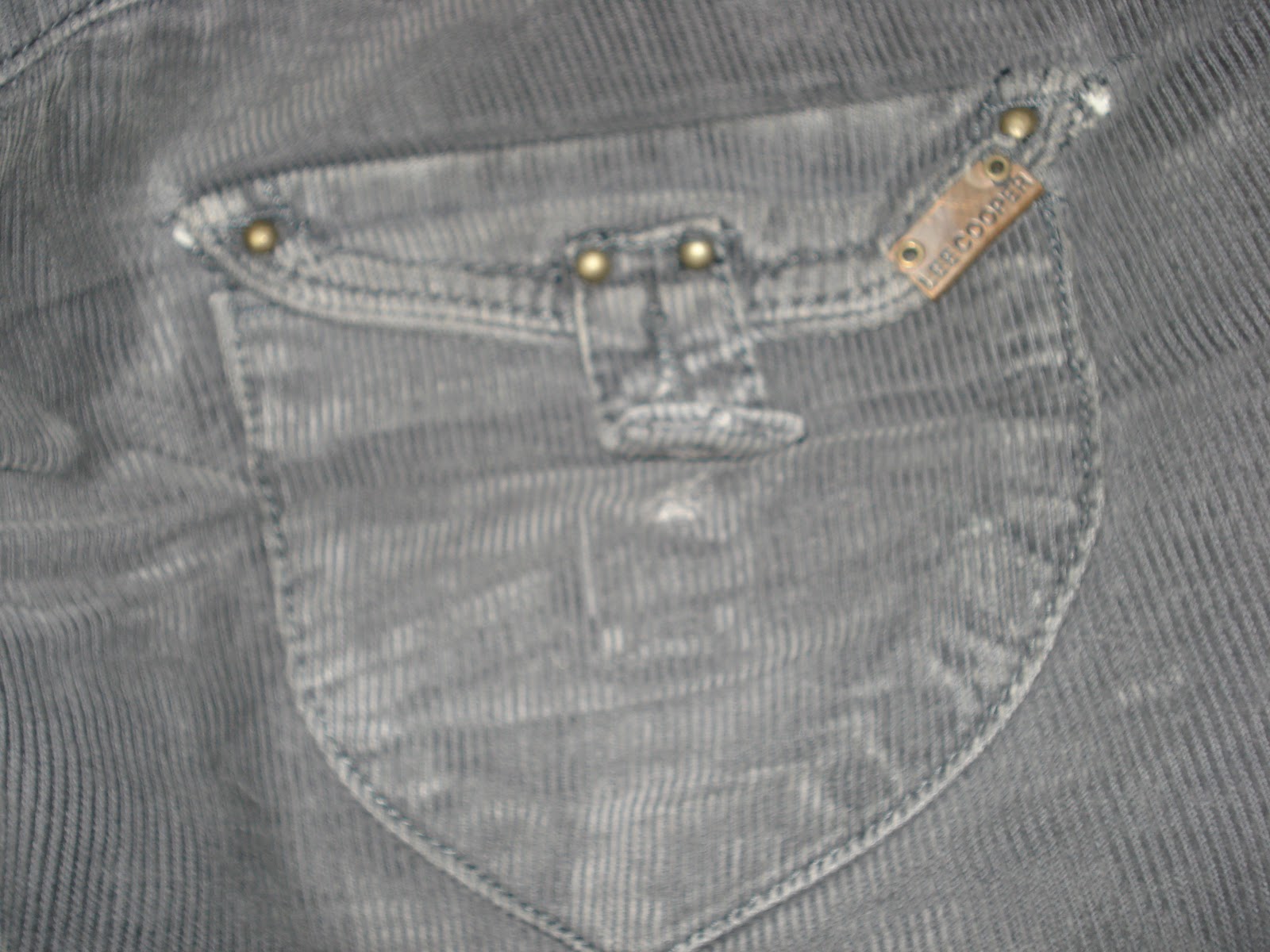 dress&go: Blugi din material raiat Lee Cooper - 5o RON [NOI]